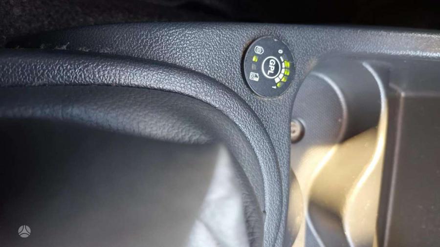 Grey Dacia Sandero 2012 in Marijampole, with an engine capacity of 1.60 L and mileage of 115 thousand km for 2800 €, photo 10 on AUTOMOTO.COM.LV