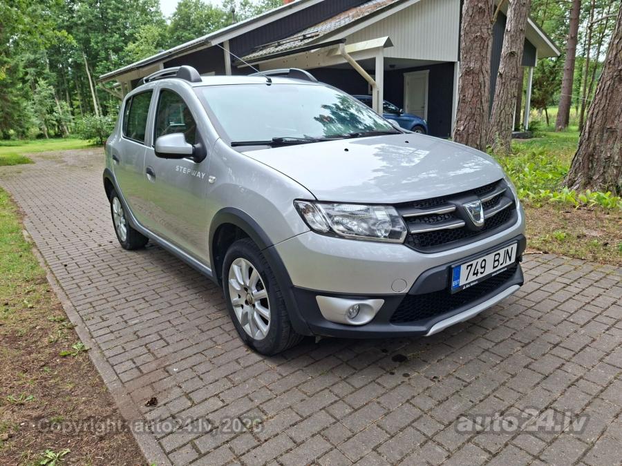 Pelēks Dacia Sandero 2013 Kerdla, ar dzinēja tilpumu 1.50 L un nobraukumu 244 tūkst. km par 4200 €, foto 3 vietnē AUTOMOTO.COM.LV