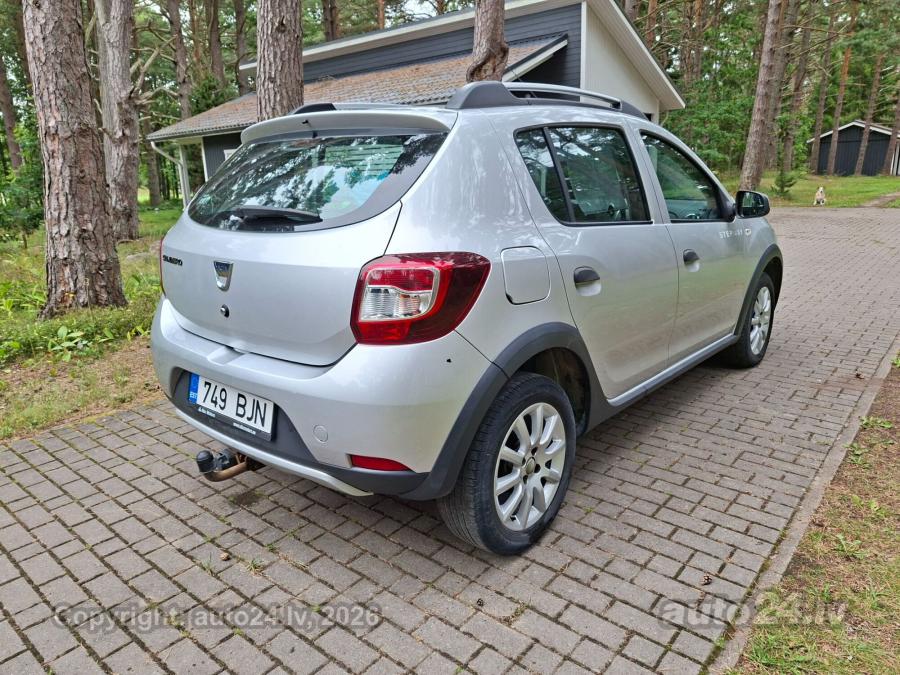 Pelēks Dacia Sandero 2013 Kerdla, ar dzinēja tilpumu 1.50 L un nobraukumu 244 tūkst. km par 4200 €, foto 4 vietnē AUTOMOTO.COM.LV