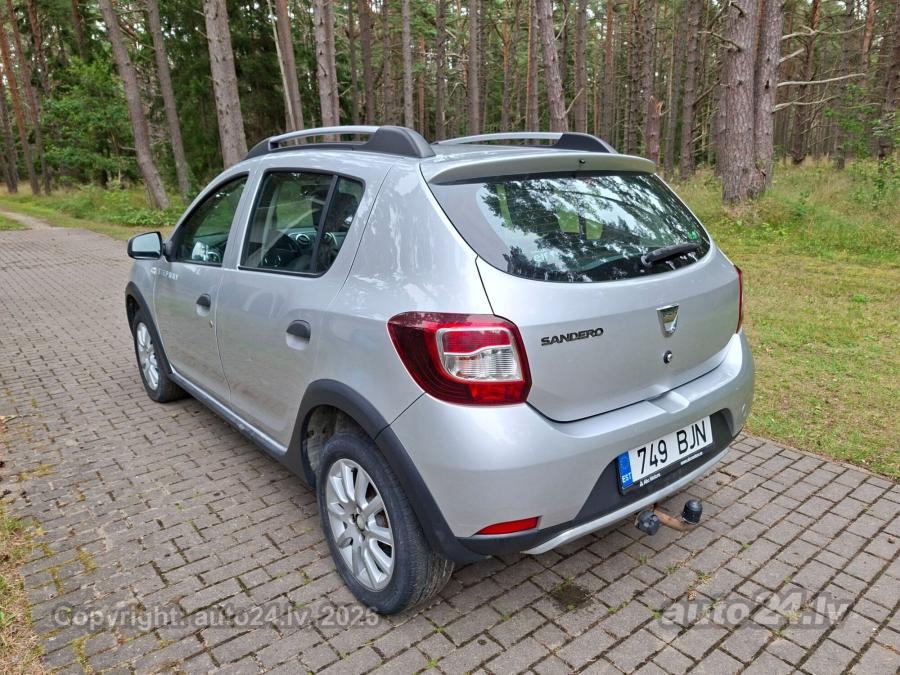 Pelēks Dacia Sandero 2013 Kerdla, ar dzinēja tilpumu 1.50 L un nobraukumu 244 tūkst. km par 4200 €, foto 5 vietnē AUTOMOTO.COM.LV