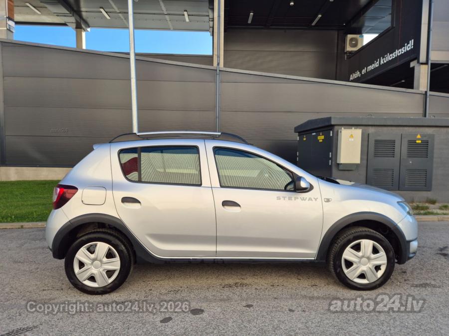 Grey Dacia Sandero 2013 in Tallinn, with an engine capacity of 1.50 L and mileage of 211 thousand km for 1999 €, photo 6 on AUTOMOTO.COM.LV