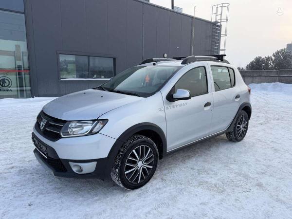 Grey Dacia Sandero 2015 in Siauliai, with an engine capacity of 1.46 L and mileage of 253 thousand km for 3800 €, photo 1 on AUTOMOTO.COM.LV