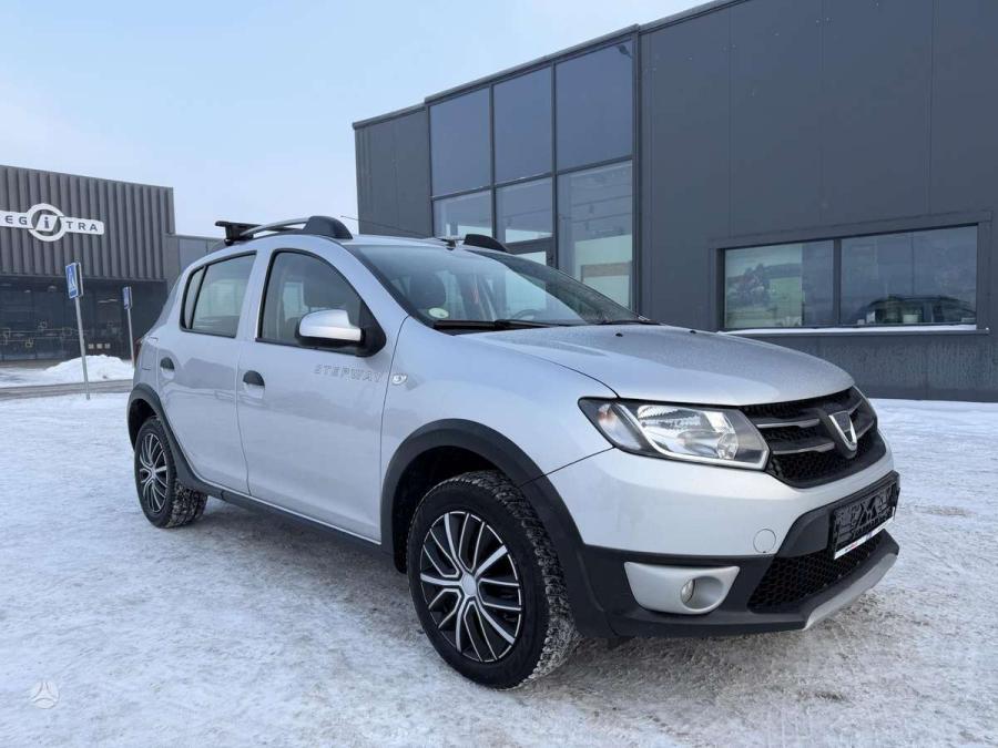 Pelēks Dacia Sandero 2015 Šauļi, ar dzinēja tilpumu 1.46 L un nobraukumu 253 tūkst. km par 3800 €, foto 3 vietnē AUTOMOTO.COM.LV
