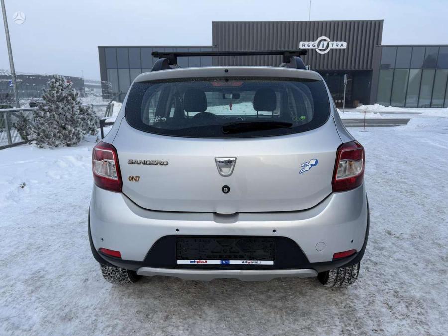 Pelēks Dacia Sandero 2015 Šauļi, ar dzinēja tilpumu 1.46 L un nobraukumu 253 tūkst. km par 3800 €, foto 6 vietnē AUTOMOTO.COM.LV