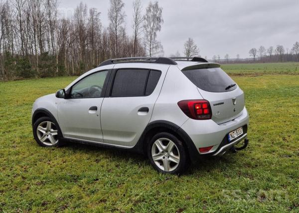 Grey Dacia Sandero 2017 in Jelgava, with an engine capacity of 0.90 L and mileage of 169 thousand km for 5399 €, photo 2 on AUTOMOTO.COM.LV