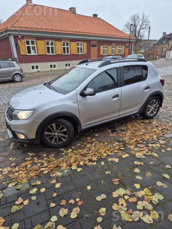 Grey Dacia Sandero 2017 in Jelgava, with an engine capacity of 0.90 L and mileage of 169 thousand km for 5399 €, photo 4 on AUTOMOTO.COM.LV