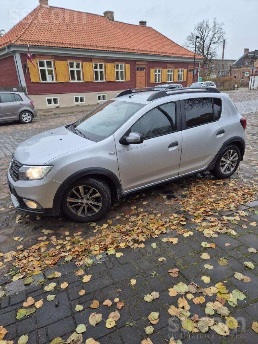Grey Dacia Sandero 2017 in Jelgava, with an engine capacity of 0.90 L and mileage of 169 thousand km for 5399 €, photo 4 on AUTOMOTO.COM.LV