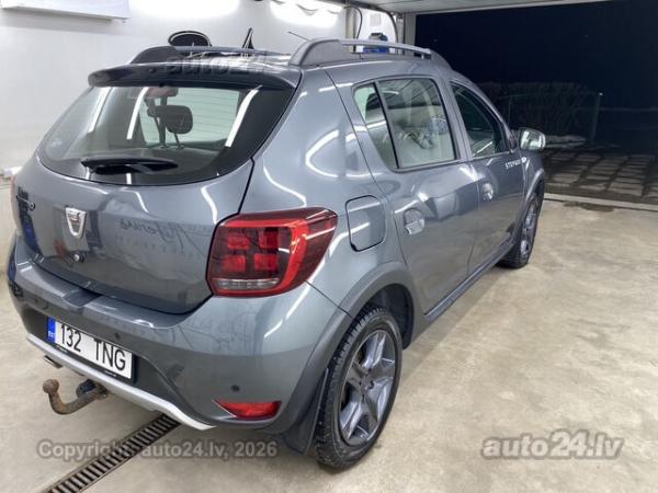 Grey Dacia Sandero 2018 in Tallinn, with an engine capacity of 1.50 L and mileage of 117 thousand km for 6500 €, photo 3 on AUTOMOTO.COM.LV