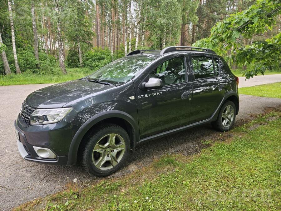 Grey Dacia Sandero 2018 in Jelgava, with an engine capacity of 1.50 L and mileage of 105 thousand km for 5490 €, photo 3 on AUTOMOTO.COM.LV