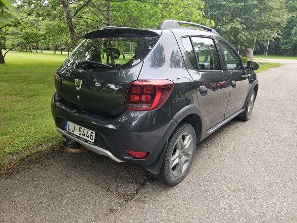 Grey Dacia Sandero 2018 in Jelgava, with an engine capacity of 1.50 L and mileage of 105 thousand km for 5490 €, photo 3 on AUTOMOTO.COM.LV