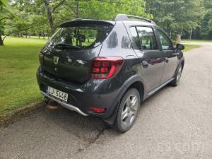 Grey Dacia Sandero 2018 in Jelgava, with an engine capacity of 1.50 L and mileage of 105 thousand km for 5490 €, photo 4 on AUTOMOTO.COM.LV