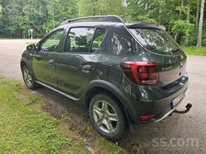 Grey Dacia Sandero 2018 in Jelgava, with an engine capacity of 1.50 L and mileage of 105 thousand km for 5490 €, photo 5 on AUTOMOTO.COM.LV