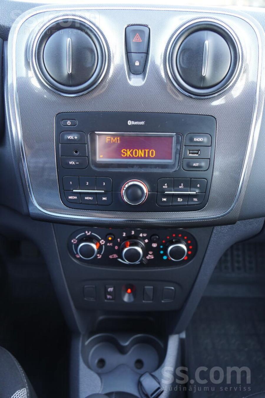 Grey Dacia Sandero 2018 in Jelgava, with an engine capacity of 1.50 L and mileage of 105 thousand km for 5490 €, photo 7 on AUTOMOTO.COM.LV