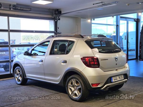 Grey Dacia Sandero 2018 in Tallinn, with an engine capacity of 1.50 L and mileage of 54 thousand km for 8990 €, photo 5 on AUTOMOTO.COM.LV