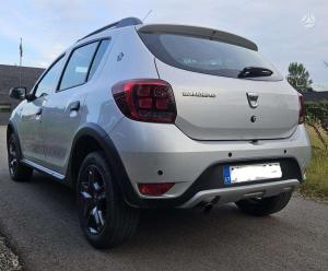 Grey Dacia Sandero 2018 in Kaunas, with an engine capacity of 0.90 L and mileage of 109 thousand km for 4580 €, photo 3 on AUTOMOTO.COM.LV