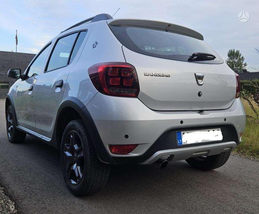 Grey Dacia Sandero 2018 in Kaunas, with an engine capacity of 0.90 L and mileage of 109 thousand km for 4580 €, photo 3 on AUTOMOTO.COM.LV