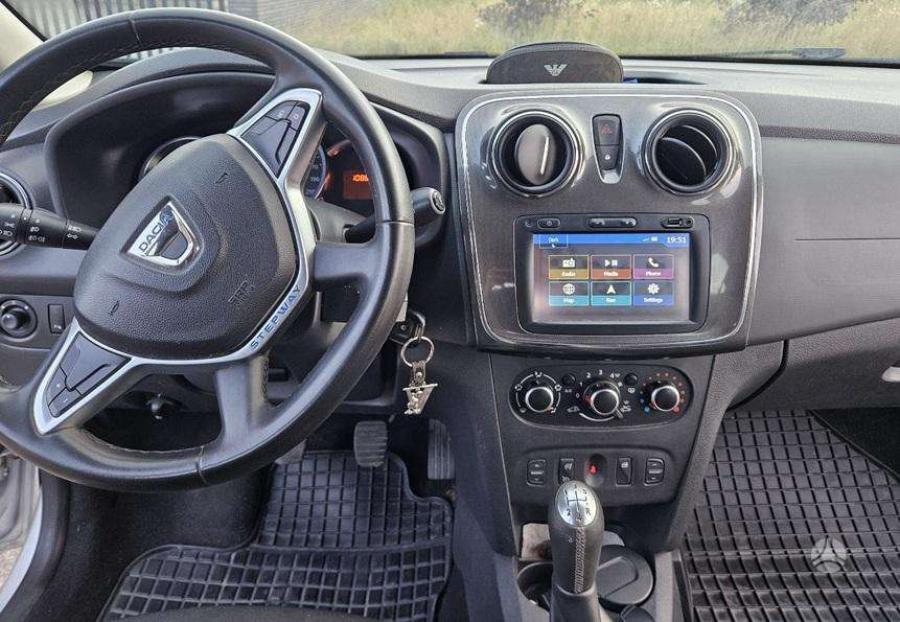 Grey Dacia Sandero 2018 in Kaunas, with an engine capacity of 0.90 L and mileage of 109 thousand km for 4580 €, photo 7 on AUTOMOTO.COM.LV