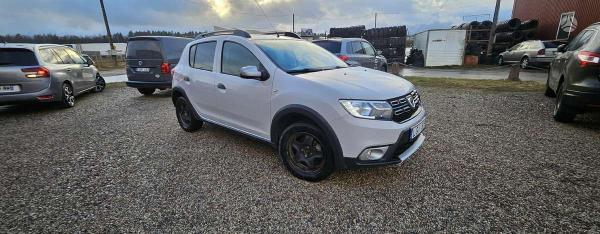 Grey Dacia Sandero 2020 in Vilnius, with an engine capacity of 0.90 L and mileage of 130 thousand km for 3555 €, photo 2 on AUTOMOTO.COM.LV