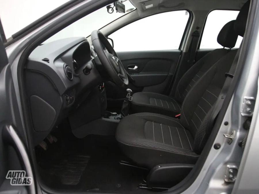 Grey Dacia Sandero 2021 in Vilnius, with an engine capacity of 1.00 L and mileage of 121 thousand km for 7999 €, photo 5 on AUTOMOTO.COM.LV