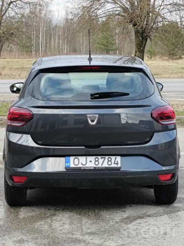 Grey Dacia Sandero 2021 in Ogre, with an engine capacity of 1.00 L and mileage of 33 thousand km for 8570 €, photo 5 on AUTOMOTO.COM.LV
