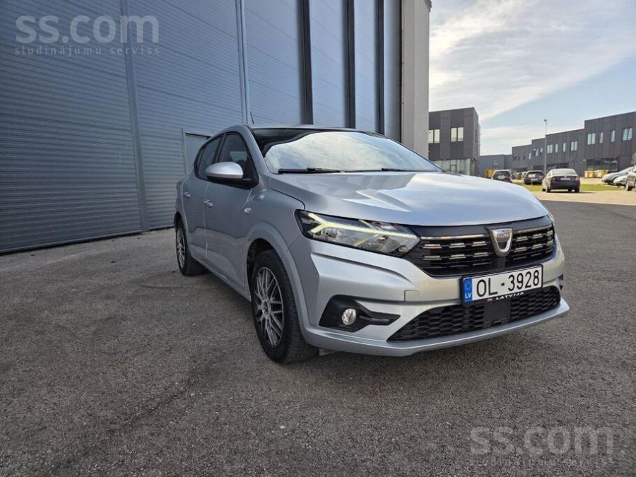 Grey Dacia Sandero 2021 in Riga, with an engine capacity of 1.00 L and mileage of 58 thousand km for 8200 €, photo 4 on AUTOMOTO.COM.LV
