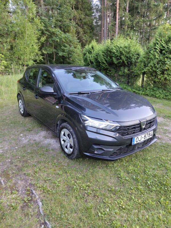 Grey Dacia Sandero 2021 in Riga, with an engine capacity of 0.90 L and mileage of 34 thousand km for 8350 €, photo 2 on AUTOMOTO.COM.LV