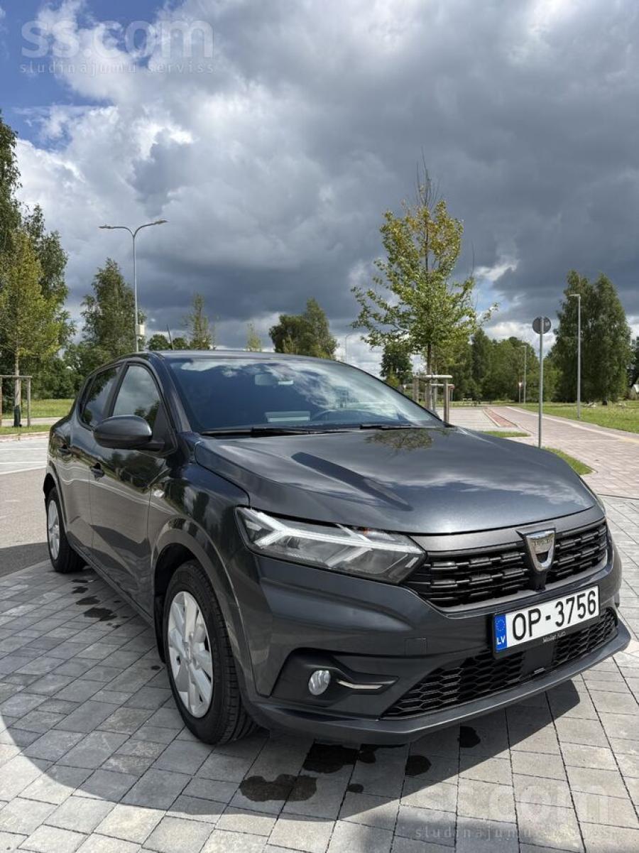 Grey Dacia Sandero 2021 in Jelgava, with an engine capacity of 1.00 L and mileage of 72 thousand km for 9500 €, photo 1 on AUTOMOTO.COM.LV