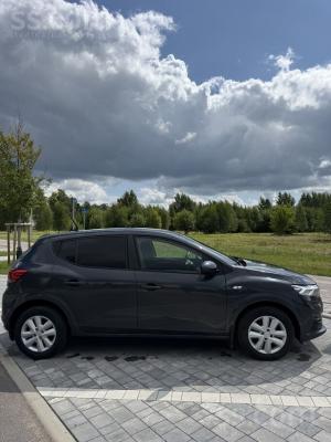 Grey Dacia Sandero 2021 in Jelgava, with an engine capacity of 1.00 L and mileage of 72 thousand km for 9500 €, photo 3 on AUTOMOTO.COM.LV