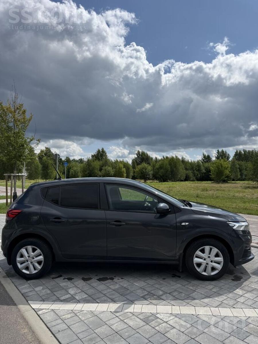 Grey Dacia Sandero 2021 in Jelgava, with an engine capacity of 1.00 L and mileage of 72 thousand km for 9500 €, photo 3 on AUTOMOTO.COM.LV