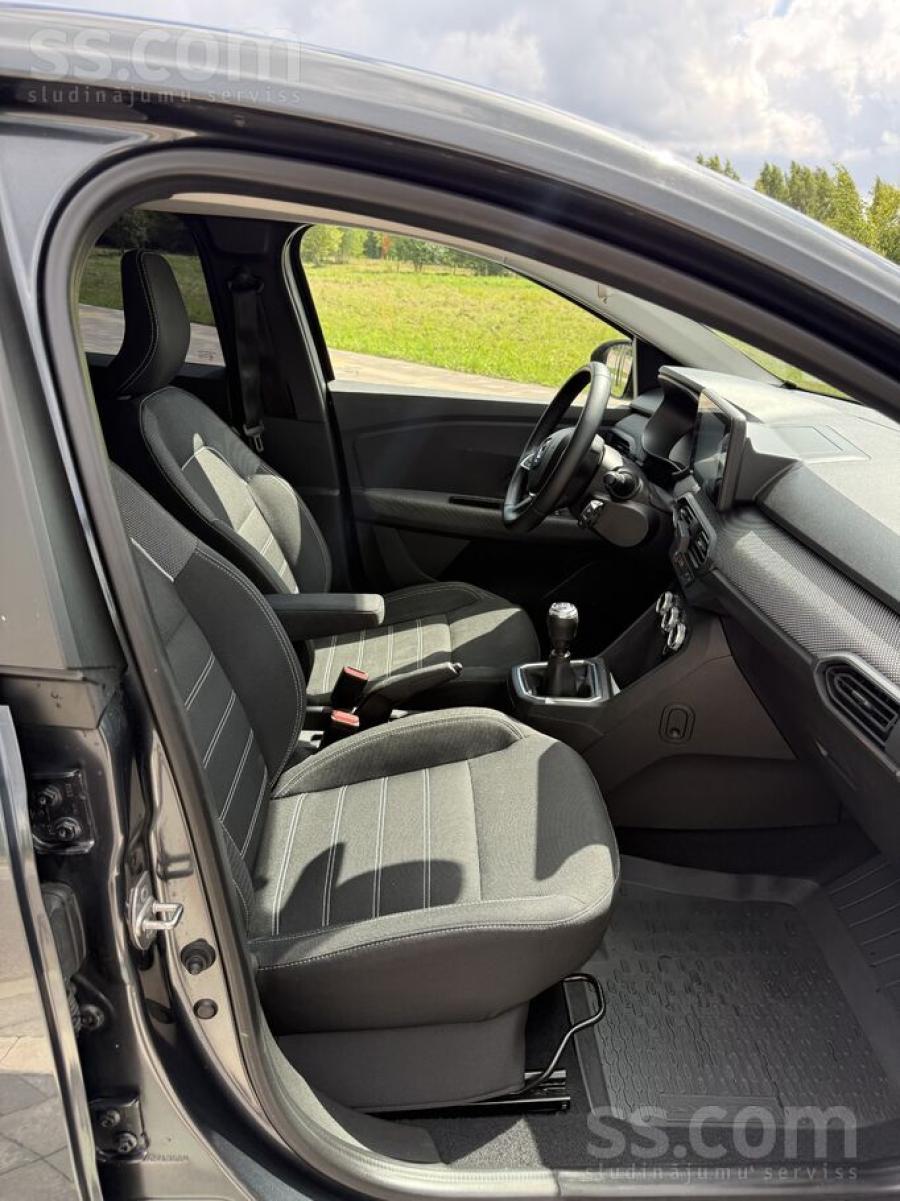 Grey Dacia Sandero 2021 in Jelgava, with an engine capacity of 1.00 L and mileage of 72 thousand km for 9500 €, photo 18 on AUTOMOTO.COM.LV