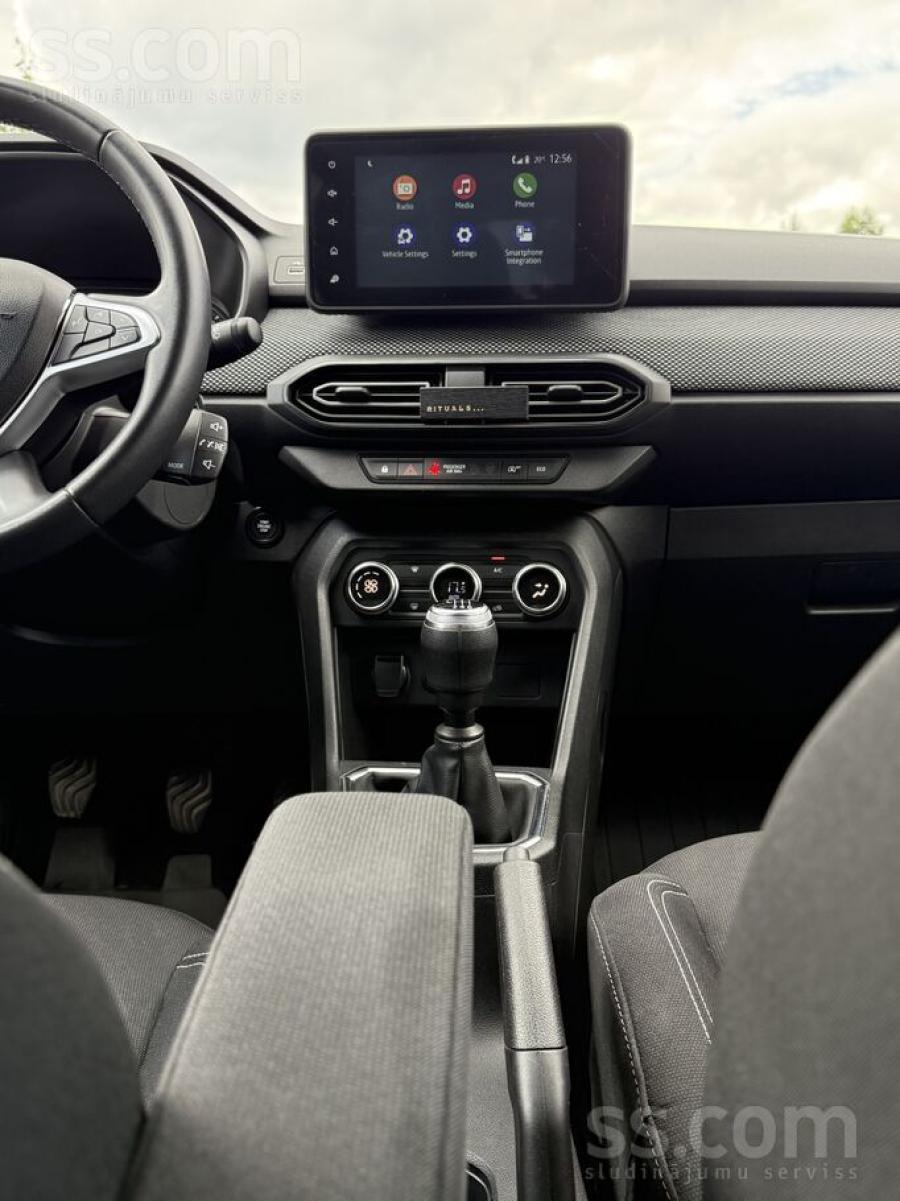 Grey Dacia Sandero 2021 in Jelgava, with an engine capacity of 1.00 L and mileage of 72 thousand km for 9500 €, photo 34 on AUTOMOTO.COM.LV