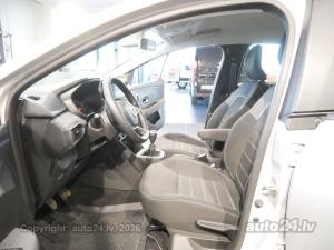 Grey Dacia Sandero 2021 in Tallinn, with an engine capacity of 1.00 L and mileage of 48 thousand km for 8990 €, photo 8 on AUTOMOTO.COM.LV