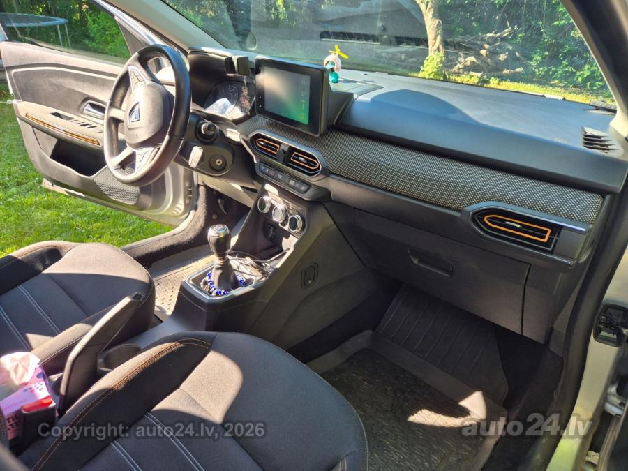 Grey Dacia Sandero 2022 in Tallinn, with an engine capacity of 1.00 L and mileage of 0 thousand km for 9900 €, photo 9 on AUTOMOTO.COM.LV