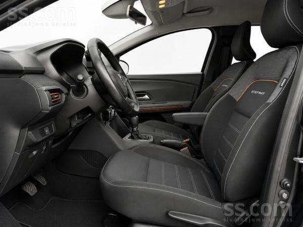 Grey Dacia Sandero 2022 in Riga, with an engine capacity of 1.00 L and mileage of 39 thousand km for 13990 €, photo 5 on AUTOMOTO.COM.LV