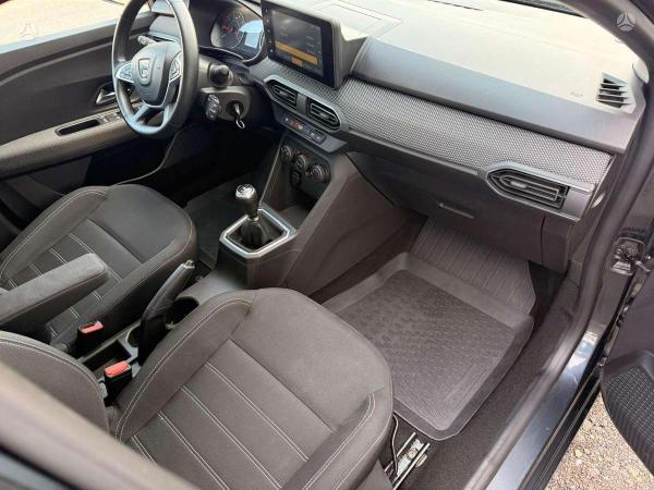 Grey Dacia Sandero 2023 in Vilnius, with an engine capacity of 1.00 L and mileage of 49 thousand km for 10950 €, photo 7 on AUTOMOTO.COM.LV