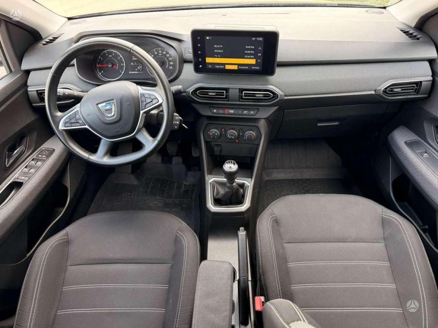 Grey Dacia Sandero 2023 in Vilnius, with an engine capacity of 1.00 L and mileage of 49 thousand km for 10950 €, photo 7 on AUTOMOTO.COM.LV
