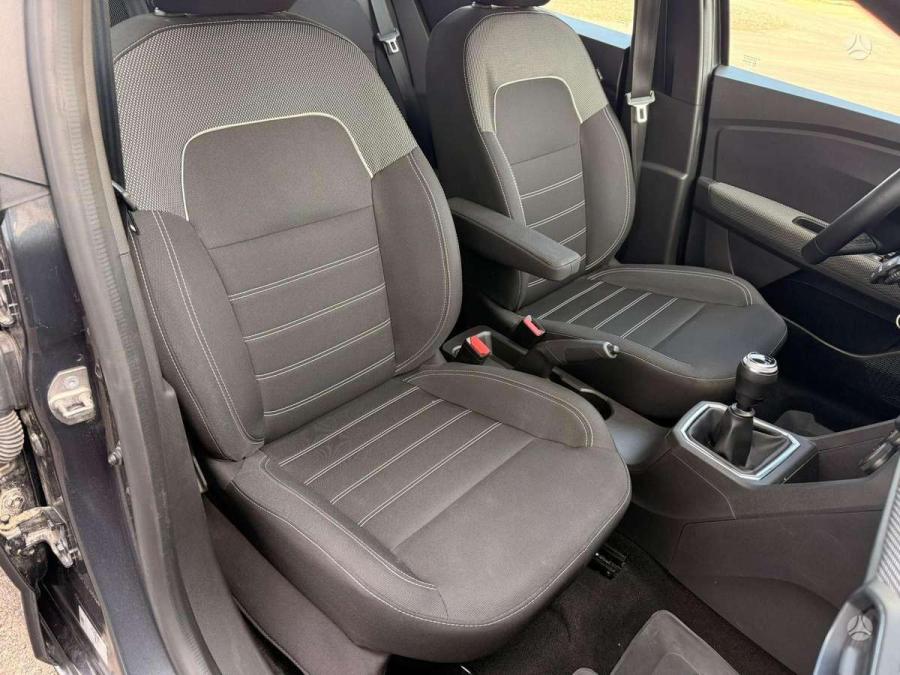 Grey Dacia Sandero 2023 in Vilnius, with an engine capacity of 1.00 L and mileage of 49 thousand km for 10950 €, photo 9 on AUTOMOTO.COM.LV