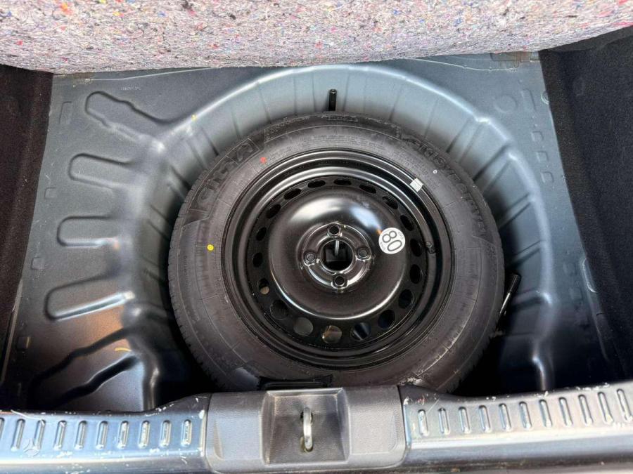 Grey Dacia Sandero 2023 in Vilnius, with an engine capacity of 1.00 L and mileage of 49 thousand km for 10950 €, photo 21 on AUTOMOTO.COM.LV