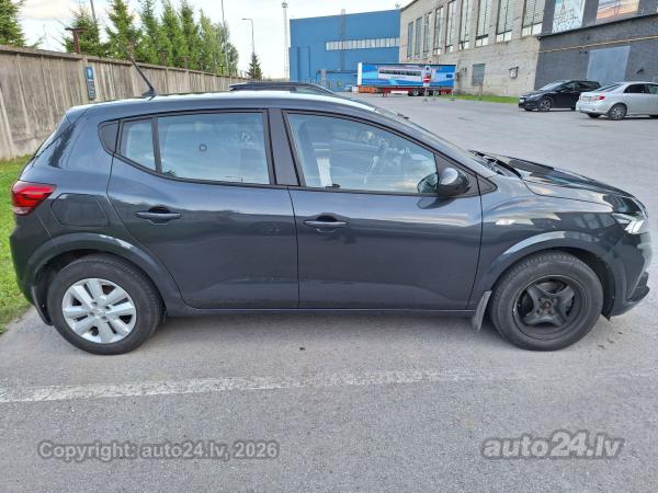 Grey Dacia Sandero 2023 in Tallinn, with an engine capacity of 1.00 L and mileage of 26 thousand km for 14990 €, photo 3 on AUTOMOTO.COM.LV