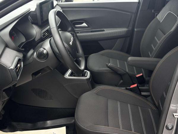 Pelēks Dacia Sandero 2024 Viļņa, ar dzinēja tilpumu 1.00 L un nobraukumu 30 tūkst. km par 13500 €, foto 6 vietnē AUTOMOTO.COM.LV