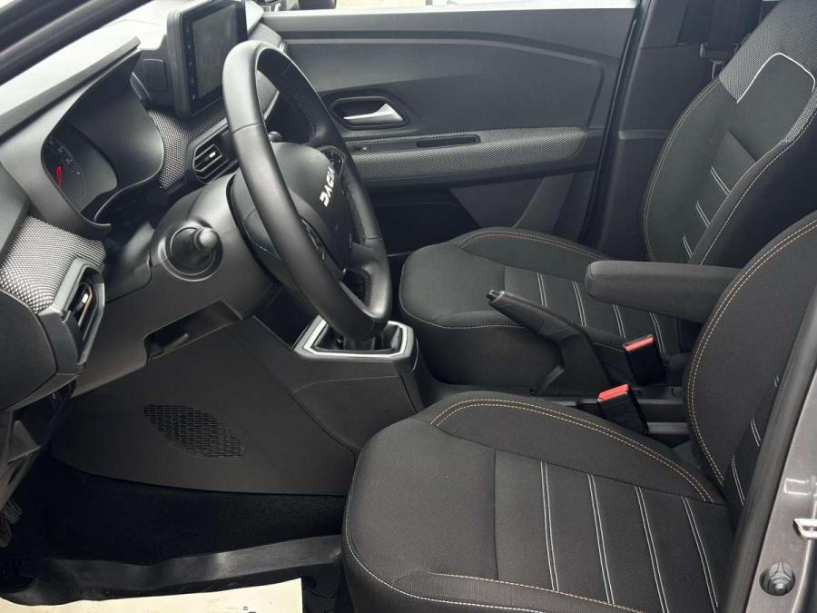 Grey Dacia Sandero 2024 in Vilnius, with an engine capacity of 1.00 L and mileage of 30 thousand km for 13500 €, photo 7 on AUTOMOTO.COM.LV