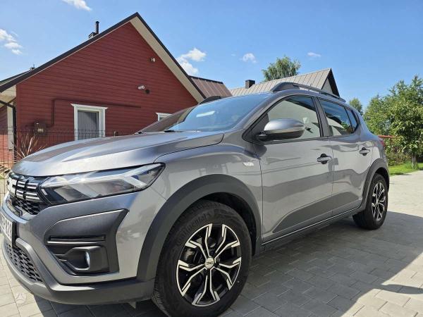 Grey Dacia Sandero 2024 in Jonava, with an engine capacity of 1.00 L and mileage of 25 thousand km for 13500 €, photo 2 on AUTOMOTO.COM.LV