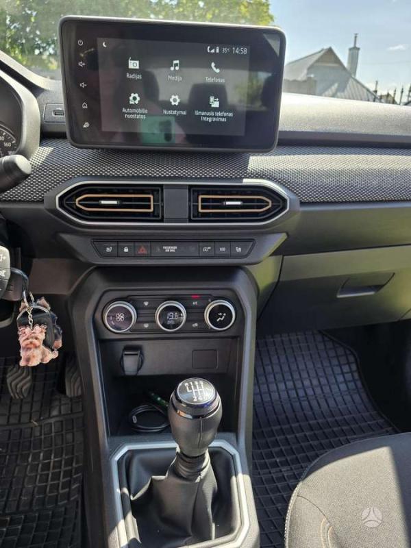 Grey Dacia Sandero 2024 in Jonava, with an engine capacity of 1.00 L and mileage of 25 thousand km for 13500 €, photo 9 on AUTOMOTO.COM.LV