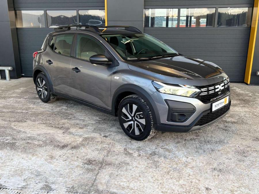 Pelēks Dacia Sandero 2025 Viļņa, ar dzinēja tilpumu 1.00 L un nobraukumu 2 tūkst. km par 14750 €, foto 1 vietnē AUTOMOTO.COM.LV