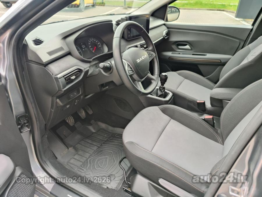 Grey Dacia Sandero 2025 in Tartu, with an engine capacity of 1.00 L and mileage of 18 thousand km for 16900 €, photo 10 on AUTOMOTO.COM.LV
