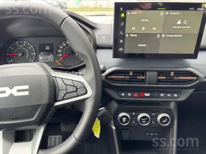 Grey Dacia Sandero 2026 in Liepaja, with an engine capacity of 1.20 L and mileage of 7 thousand km for 19940 €, photo 17 on AUTOMOTO.COM.LV