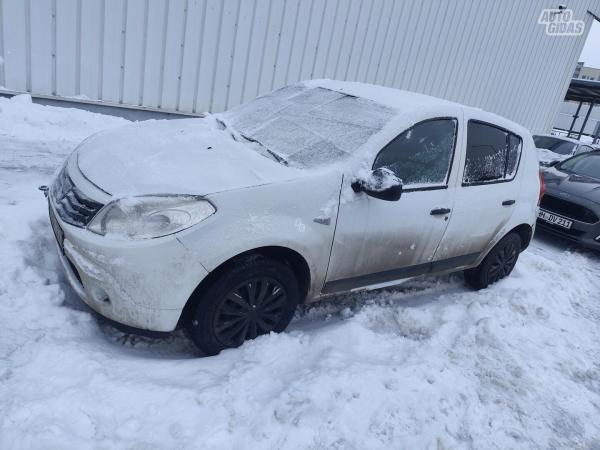 Dacia Sandero 2011 in Vilnius, with an engine capacity of 1.20 L and mileage of 250 thousand km for 360 €, photo 2 on AUTOMOTO.COM.LV