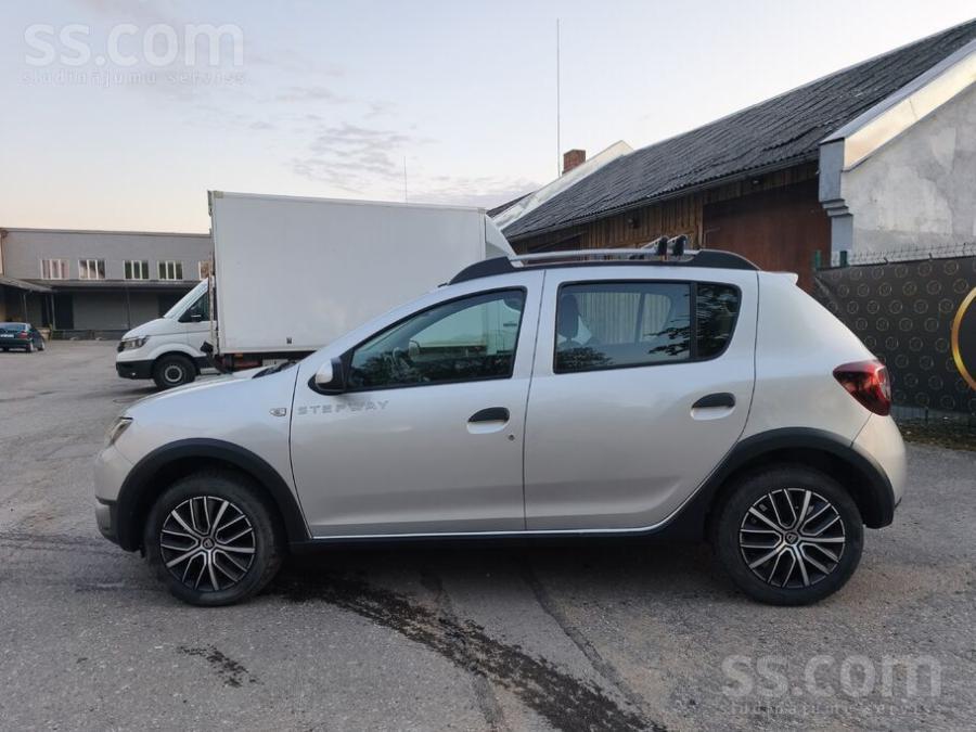 Dacia Sandero 2015 in Cesis, with an engine capacity of 1.50 L and mileage of 0 thousand km for 5350 €, photo 5 on AUTOMOTO.COM.LV