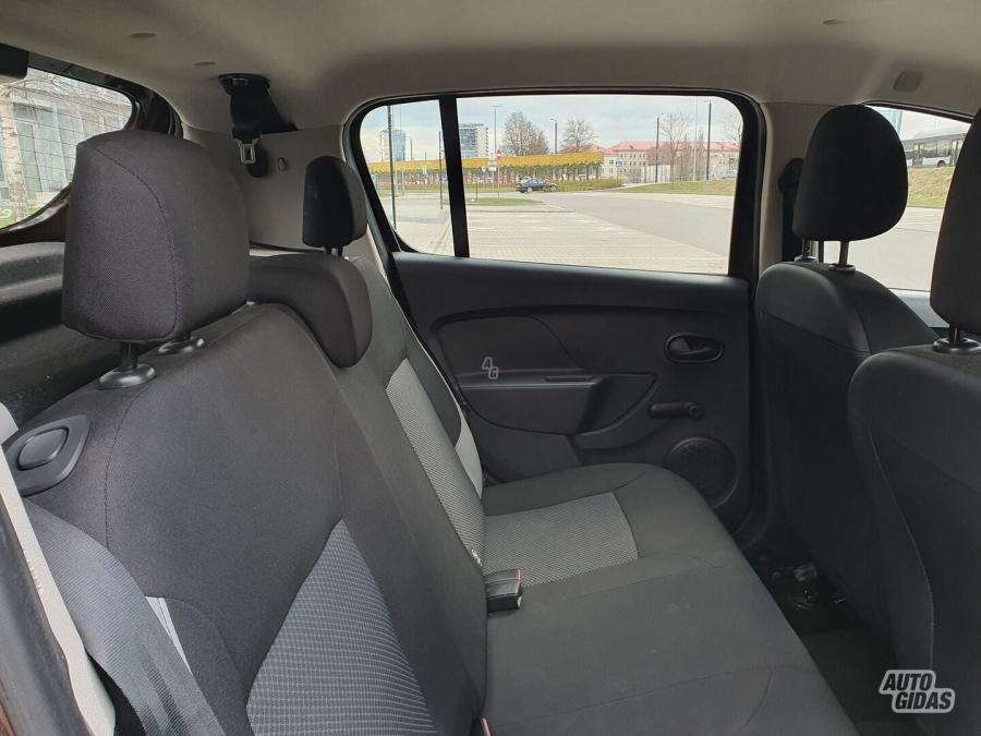 Dacia Sandero 2017 in Vilnius, with an engine capacity of 1.50 L and mileage of 91 thousand km for 5500 €, photo 16 on AUTOMOTO.COM.LV