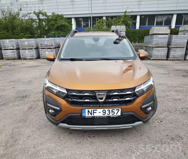 Orange Dacia Sandero 2022 in Riga, with an engine capacity of 1.00 L and mileage of 34 thousand km for 13000 €, photo 1 on AUTOMOTO.COM.LV